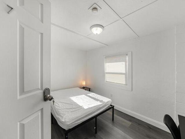 St. Petersburg House with Dining area. Homey & newly renovated