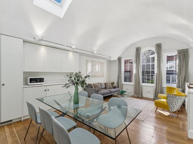 St. Petersburgh Mews, London 3 bed mews to rent £8,500 pcm £1,962 pw