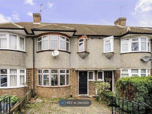St. Philips Avenue, Worcester Park KT4, 3 bed terraced house to rent, £2,450 pcm | PrimeLocation