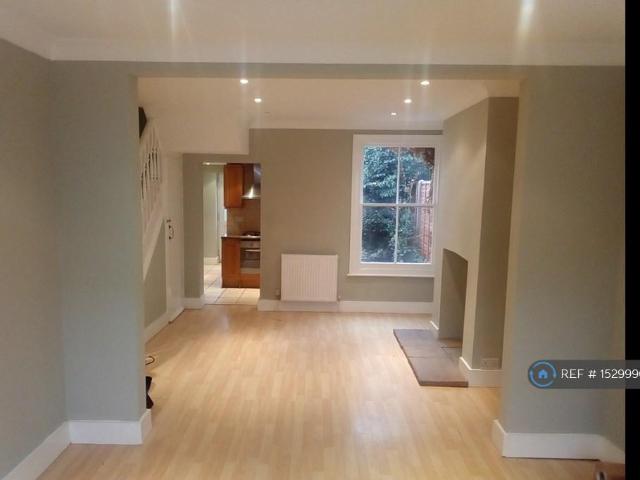 St Philips Road, Newmarket, CB8 3 bed semi detached house to rent £1,395 pcm £322 pw