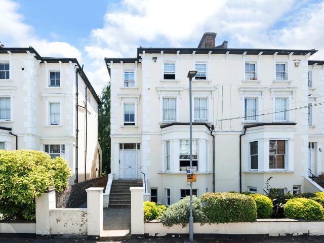 St. Philip's Road, Surbiton KT6, 2 bed flat to rent, £2,250 pcm | PrimeLocation