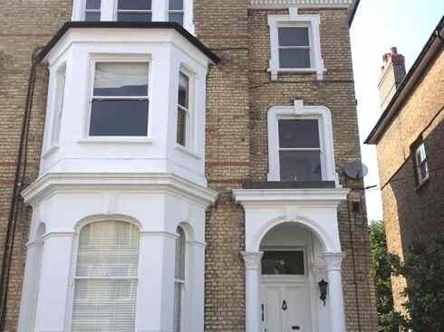 St Philips Road, Surbiton, London KT6, 2 bed flat to rent, £2,000 pcm | PrimeLocation