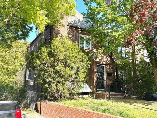 St Pl, Kew Gardens Hills, Home For Sale