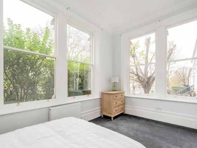 St Quintin Avenue, London, 2 Bedroom Apartment