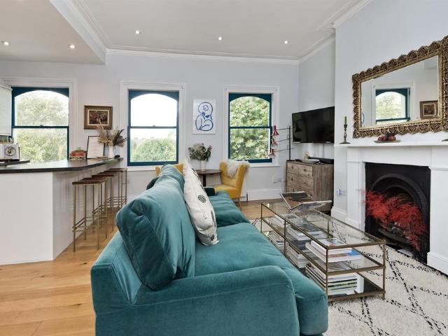 St Quintin Avenue, London, W10 1 bed flat to rent £2,448 pcm £565 pw