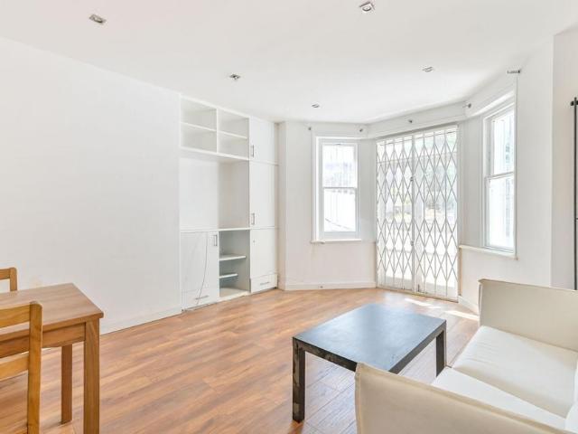 St Quintin Avenue, North Kensington. 1 bed flat to rent £2,500 pcm £577 pw