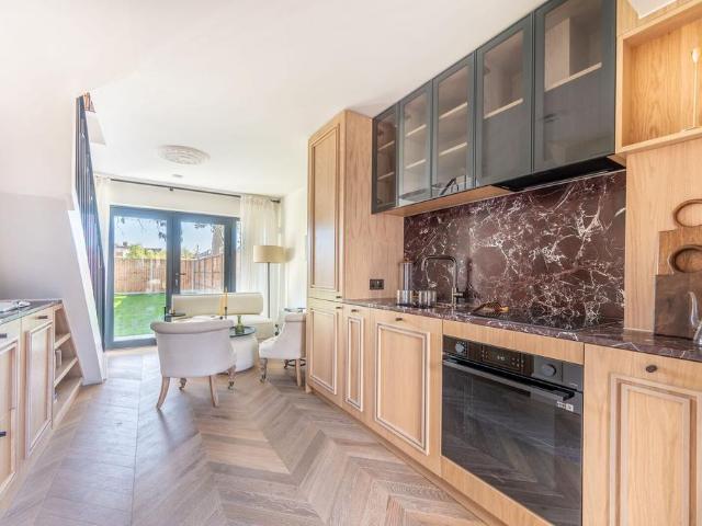 St Quintin Avenue, North Kensington. 2 bed semi detached house to rent £3,200 pcm £738 pw