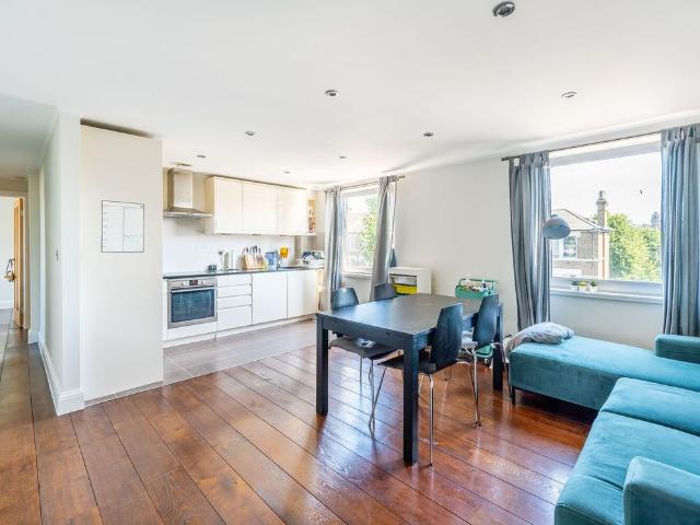 St Quintin Gardens, North Kensington, London W10, 2 bed flat to rent, £2,579 pcm | PrimeLocation