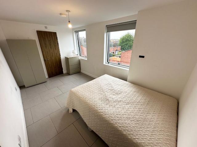 St. Rule Street, London SW8, Room to rent, £1,300 pcm | PrimeLocation