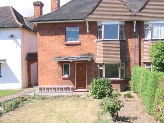 St Saviour's Church, Old Oak Road, London, W3 7HN, United Kingdom | 4 bed duplex for rent #165995546 | Rentberry