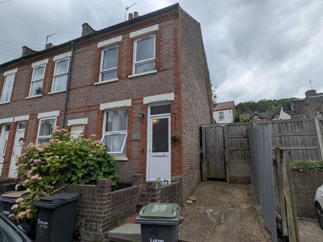 St.Saviours Crescent, Luton LU1, 2 bed end terrace house to rent, £1,300 pcm | PrimeLocation