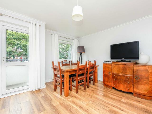 St. Saviours Estate, London SE1, 3 bed flat to rent, £2,600 pcm | PrimeLocation