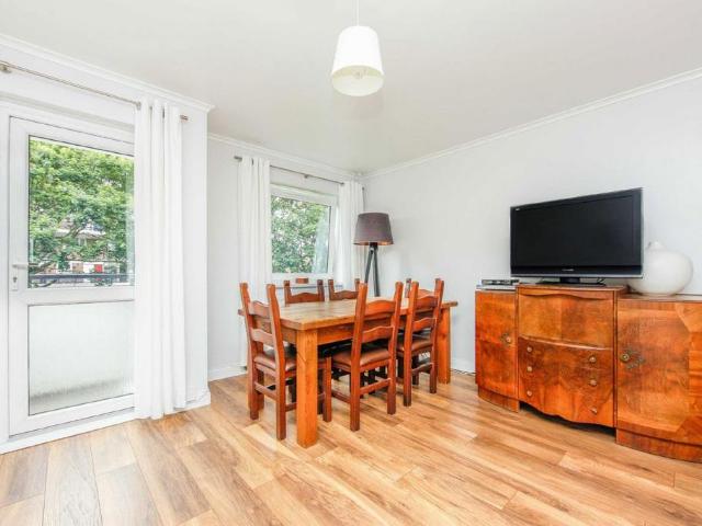 St. Saviours Estate, London SE1 3 bed flat to rent £2,600 pcm £600 pw