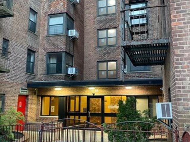 St St Unit E, East Elmhurst, Property For Sale