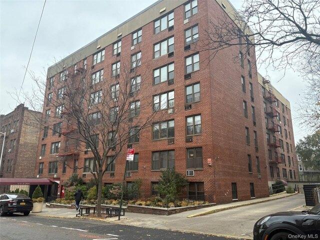 St St Unit E, Woodside, Property For Sale