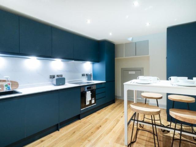 St Stephen Street, Stockbridge. 2 bed flat to rent £1,850 pcm £427 pw