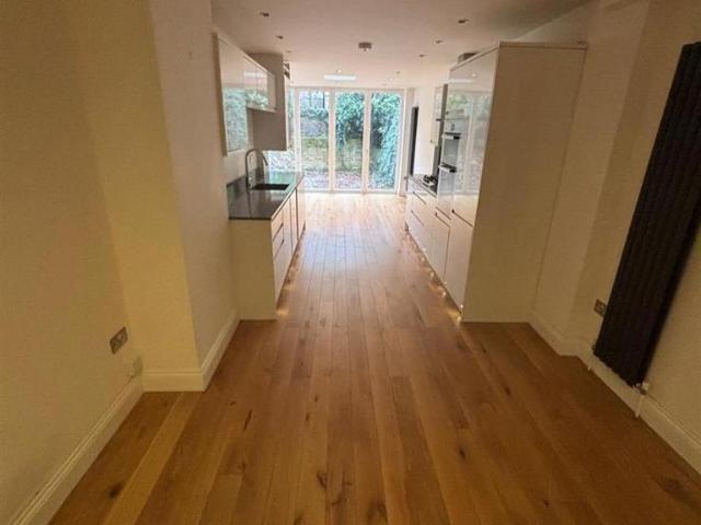 St. Stephens Avenue 2 bed apartment to rent £2,850 pcm £658 pw