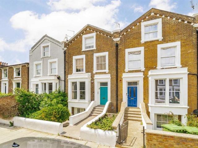 St. Stephens Avenue, London W12 2 bed flat to rent £2,250 pcm £519 pw