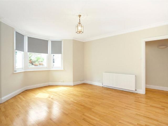 St Stephens Avenue, Shepherds Bush. 1 bed apartment to rent £1,950 pcm £450 pw