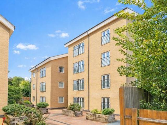 St. Stephens Court, Silver Street, 2 Bedroom Apartment