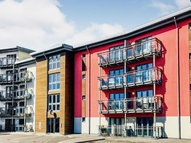 St Stephens Court, Swansea SA1, 2 bed flat to rent, £1,400 pcm | PrimeLocation