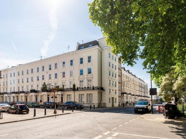 St Stephens Gardens, Bayswater. 1 bed flat to rent £4,312 pcm £995 pw