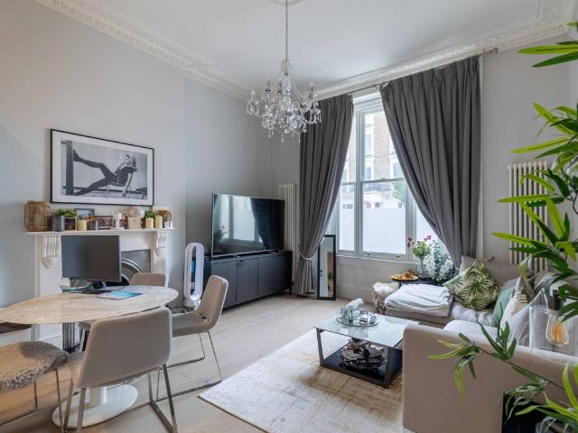 St Stephens Gardens, Bayswater W2, 2 bed flat to rent, £4,000 pcm | PrimeLocation