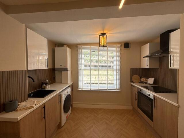 St Stephen's Grove, Blackheath, SE13 3 bed flat to rent £2,850 pcm £658 pw
