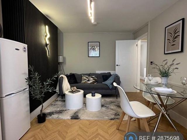 St. Stephens Grove, London, SE13 3 bed flat to rent £2,750 pcm £635 pw