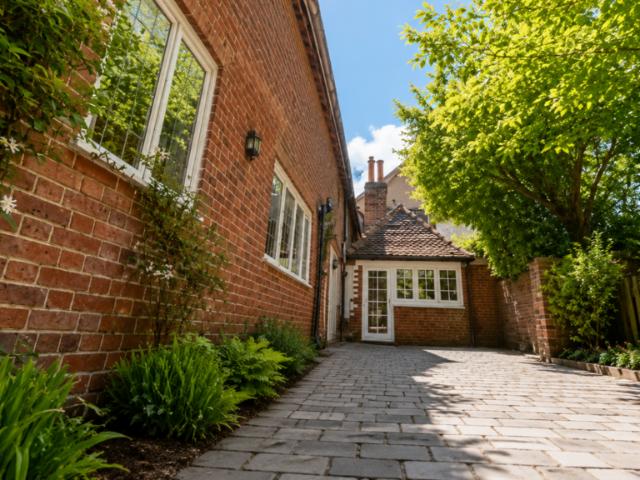 St. Stephens Hill, CT2 5 bed detached house to rent £2,250 pcm £519 pw
