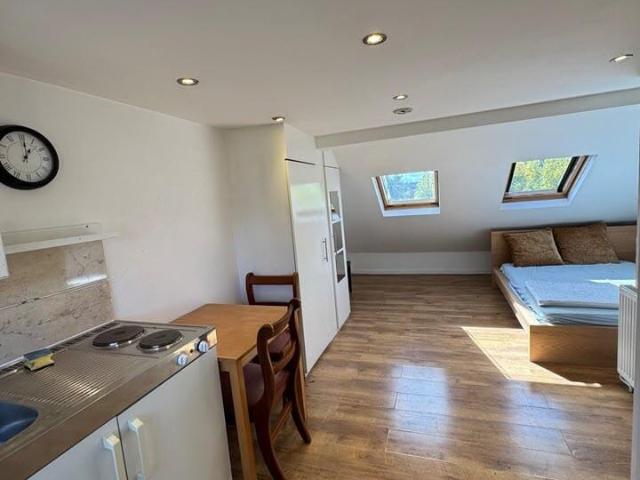 St. Stephens Road, Barnet House to rent £1,125 pcm £260 pw