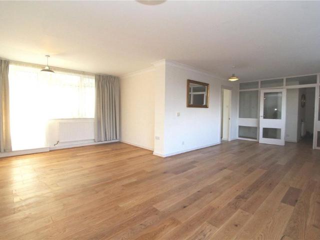 St Stephens Road, Ealing, London, UK. 2 bed apartment to rent £2,250 pcm £519 pw