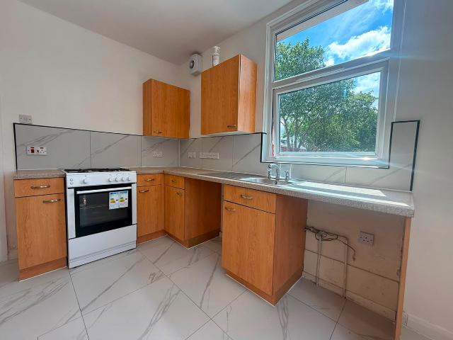 St. Stephens Road, Leicester LE2, 3 bed flat to rent, £1,260 pcm | PrimeLocation