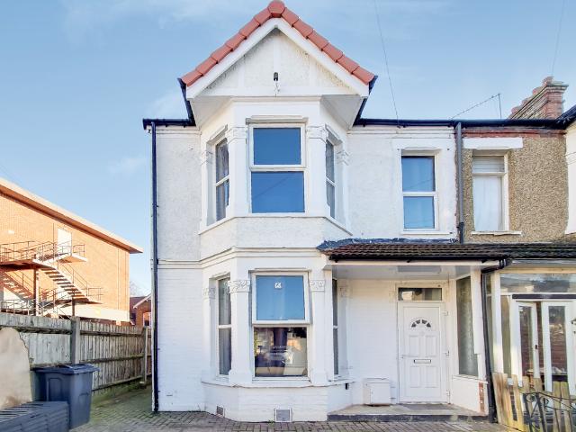 St. Stephens Road, West Drayton UB7, Studio to rent, £850 pcm | PrimeLocation