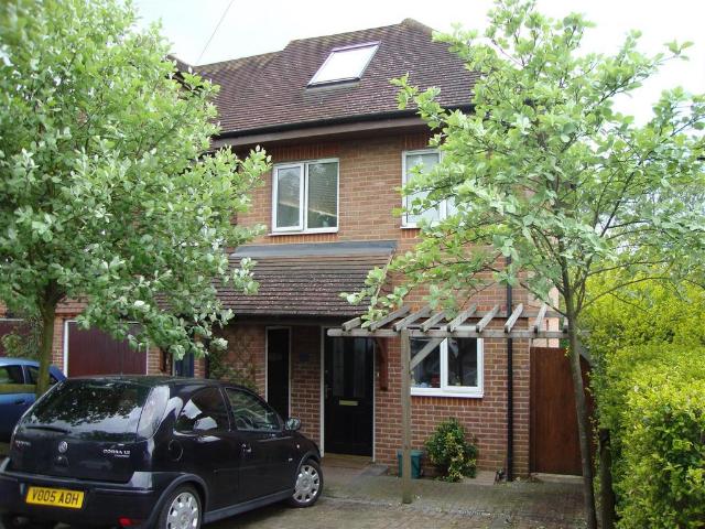 Stoughton Road, Guildford 4 bed house to rent £2,400 pcm £554 pw