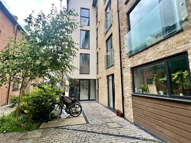 Stour Street, Kent CT1 2 bed flat to rent £1,600 pcm £369 pw