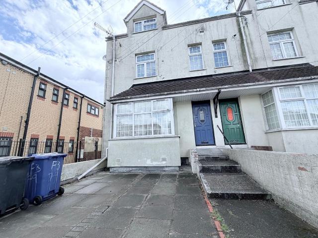 Stourbridge Road, Dudley DY1, 2 bed flat to rent, £775 pcm | PrimeLocation