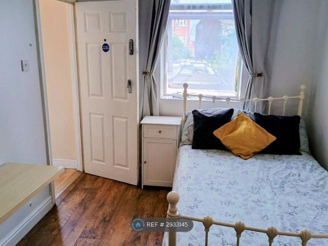 Stourbridge Road, Dudley DY1, Room to rent, £525 pcm | PrimeLocation