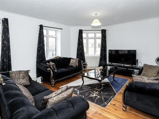 Stourcliffe Close, Stourcliffe Street, 3 Bedroom Flat