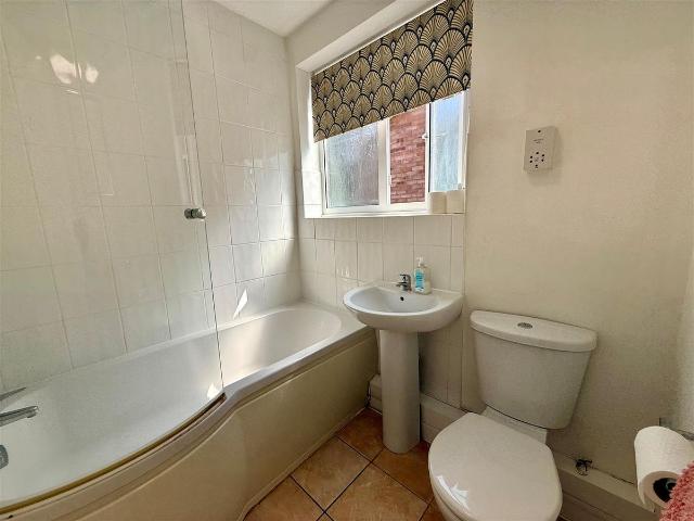 Stourton Close, Birmingham B93, 2 bed flat to rent, £995 pcm | PrimeLocation