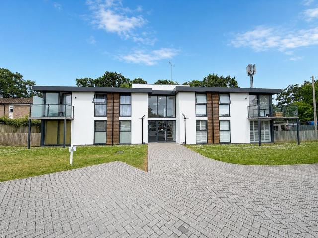 Stow Crescent, FAREHAM 2 bed flat to rent £1,150 pcm £265 pw