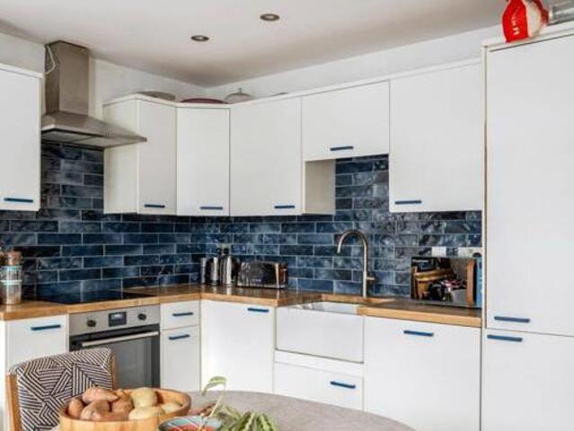 Stowe Road, London, 2 Bedroom Duplex