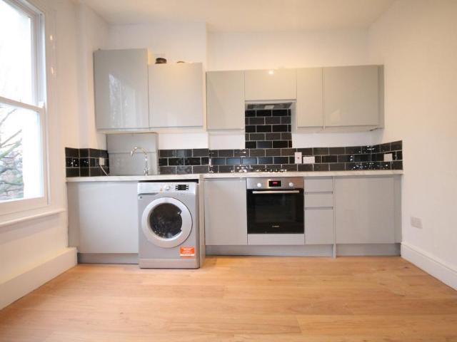Stock Orchard Crescent, Islington, N7 2 bed flat to rent £2,535 pcm £585 pw