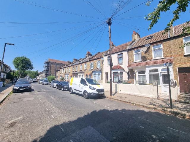Stock Street, Plaistow E13, 1 bed flat to rent, £1,500 pcm | PrimeLocation