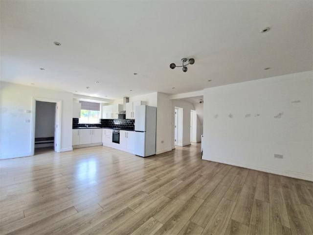 Stockdove Way, Perivale, Greenford 3 bed maisonette to rent £2,200 pcm £508 pw