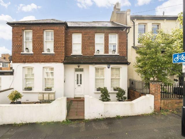 Stockfield Road, Streatham Hill SW16, 3 bed flat to rent, £2,500 pcm | PrimeLocation