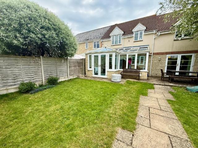Stockham Close, Cricklade, Swindon. 5 bed house to rent £2,300 pcm £531 pw