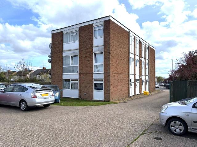 Stockingstone Road, Luton LU2, 2 bed flat to rent, £1,125 pcm | PrimeLocation