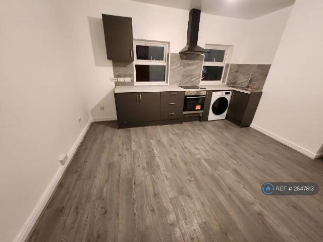 Stockingstone Road, Luton, LU2 4 bed flat to rent £1,450 pcm £335 pw