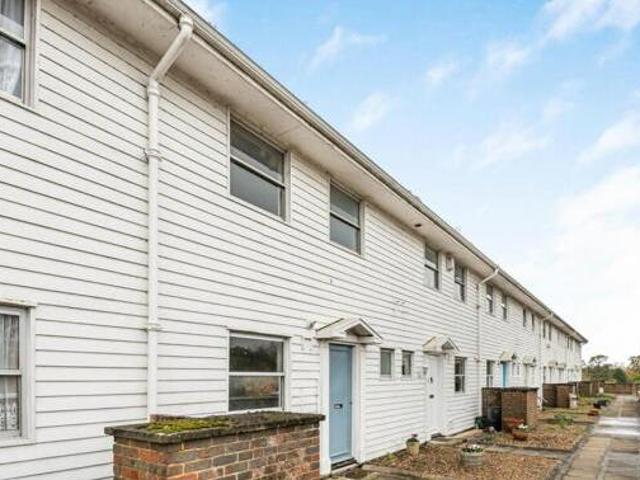 Stocklund Square, High Street, 3 Bedroom Maisonette